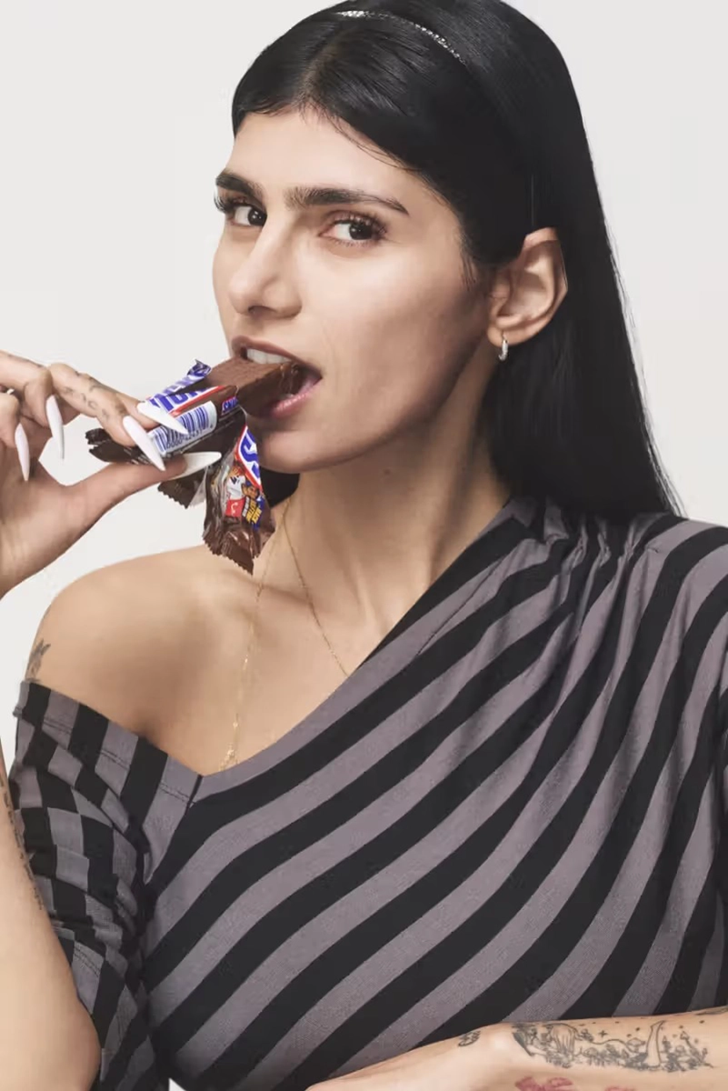 Mia Khalifa Shapes The Mood Of Peachy Den FW25