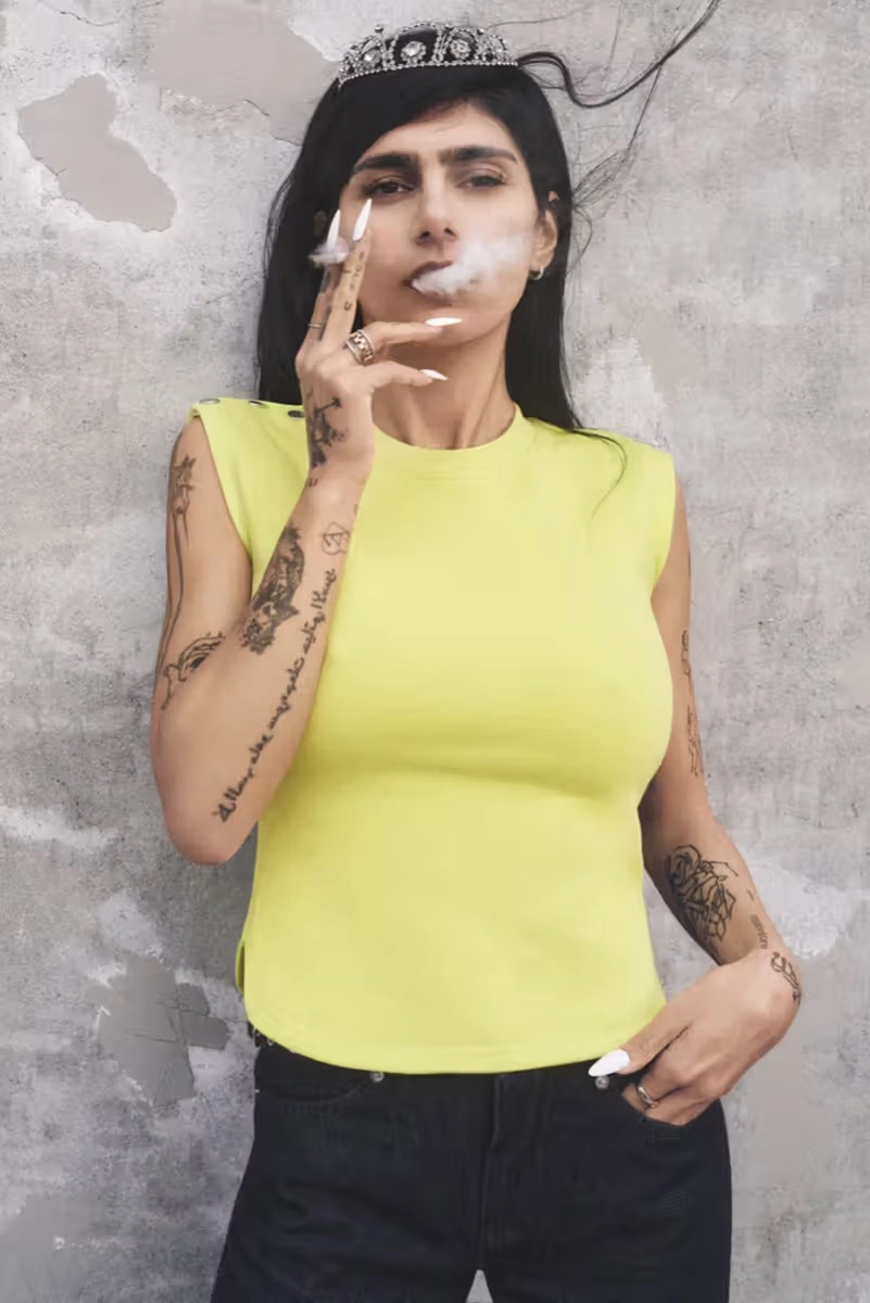 Mia Khalifa Shapes The Mood Of Peachy Den FW25