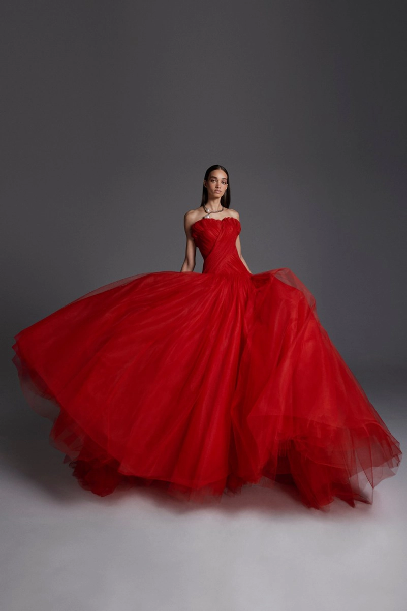 Monique Lhuillier Fall 2026 Signals A Shift In Modern Eveningwear