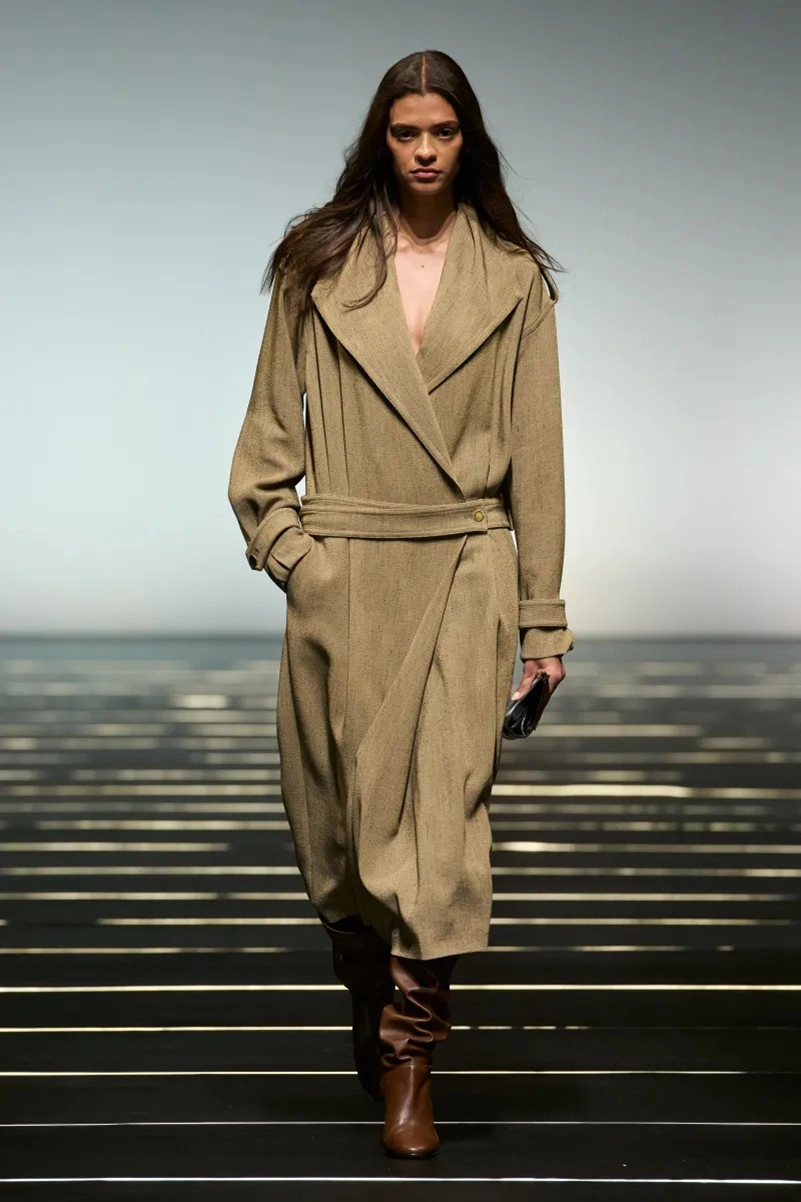 Alberta Ferretti Fall 2026 Refines Romantic Dressing