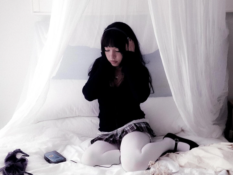 Esha Tewari: Indie-Pop Daydream Weaving Sound & Style