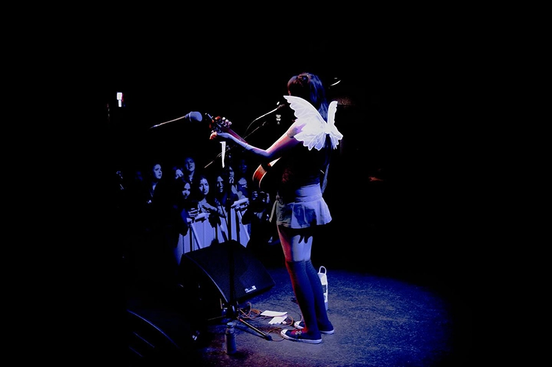 Esha Tewari: Indie-Pop Daydream Weaving Sound & Style
