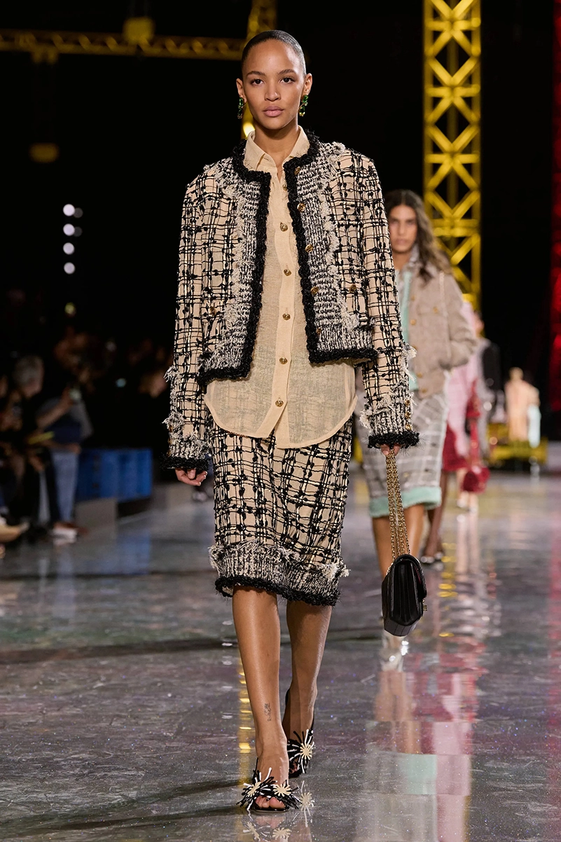 Chanel Fall 2026 Runway By Matthieu Blazy Explores Day To Night ...