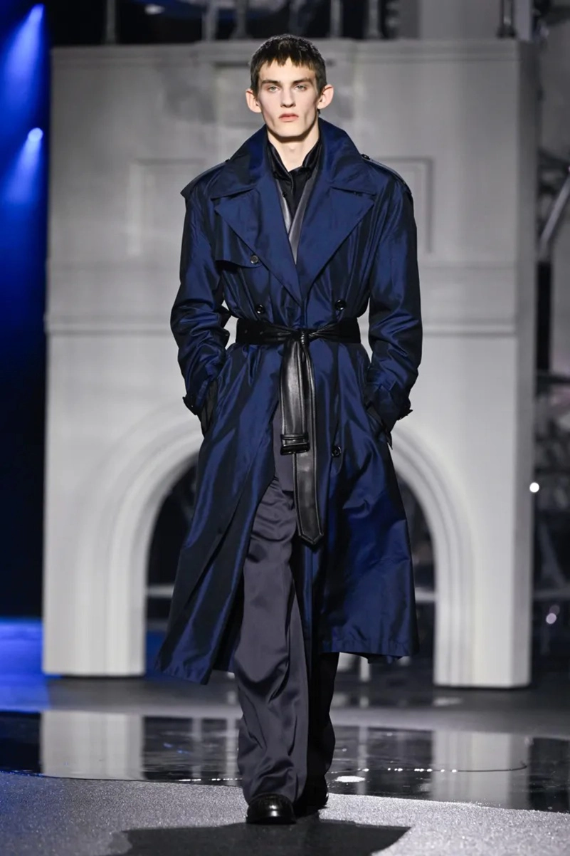 Burberry Fall 2026 Collection Reimagines The Classic Trench Coat