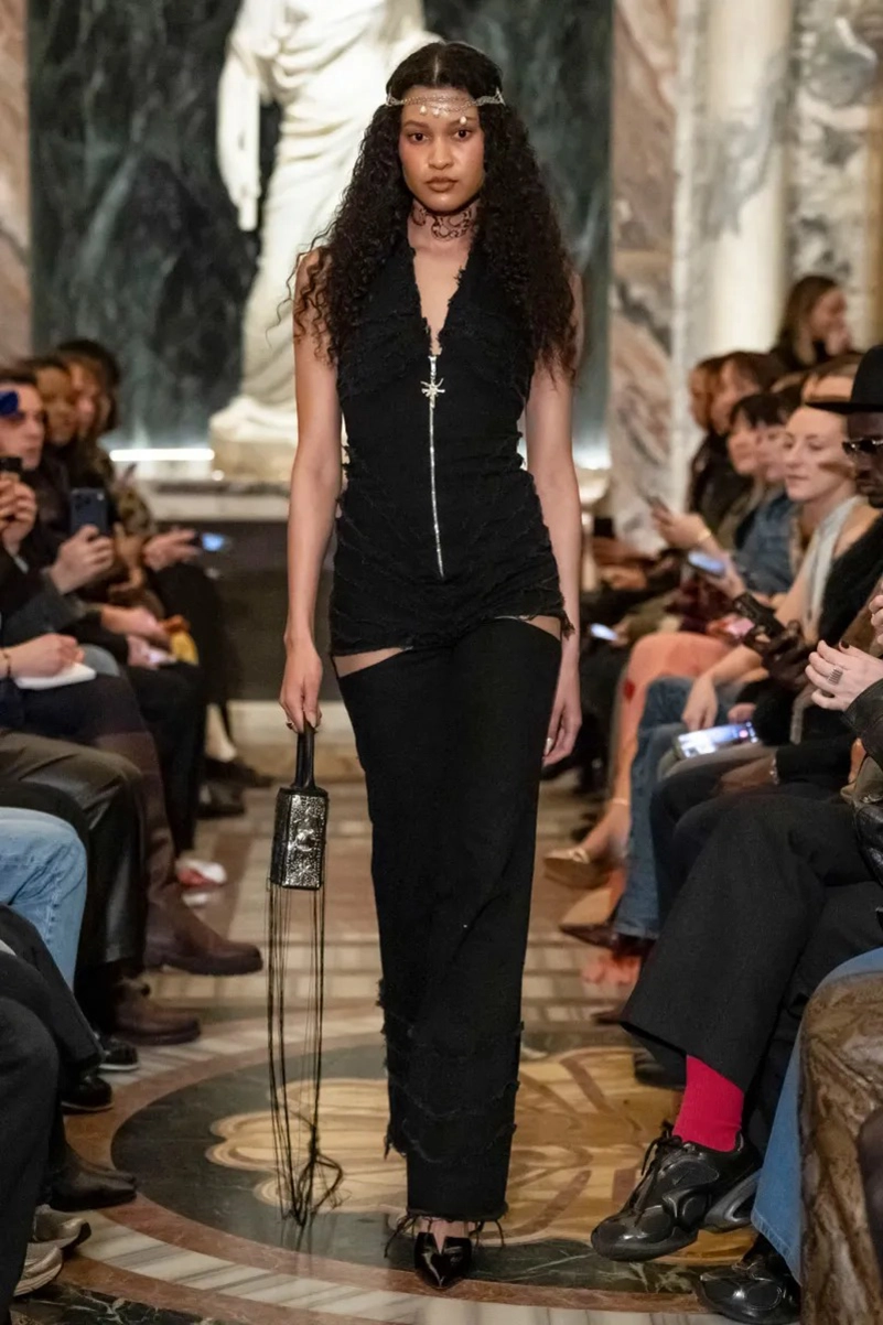 Di Petsa Fall 2026 Runway Celebrates Body Conscious Dressing