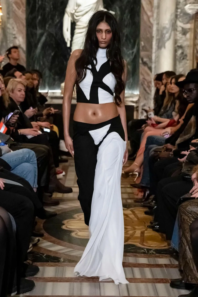 Di Petsa Fall 2026 Runway Celebrates Body Conscious Dressing