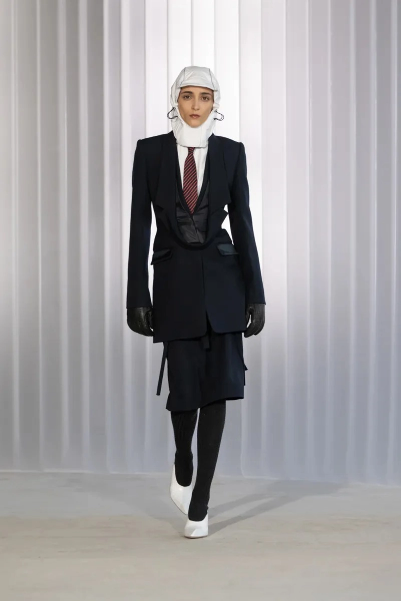 Jean Paul Gaultier Fall 2026 Centers Structure, Shape, And Gender Fluid ...