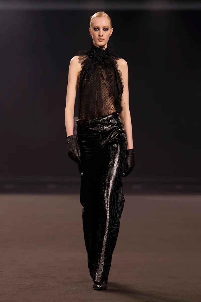 Elie Saab Fall 2026 Collection, Velvet Tailoring, Lace Tops, And ’90s ...