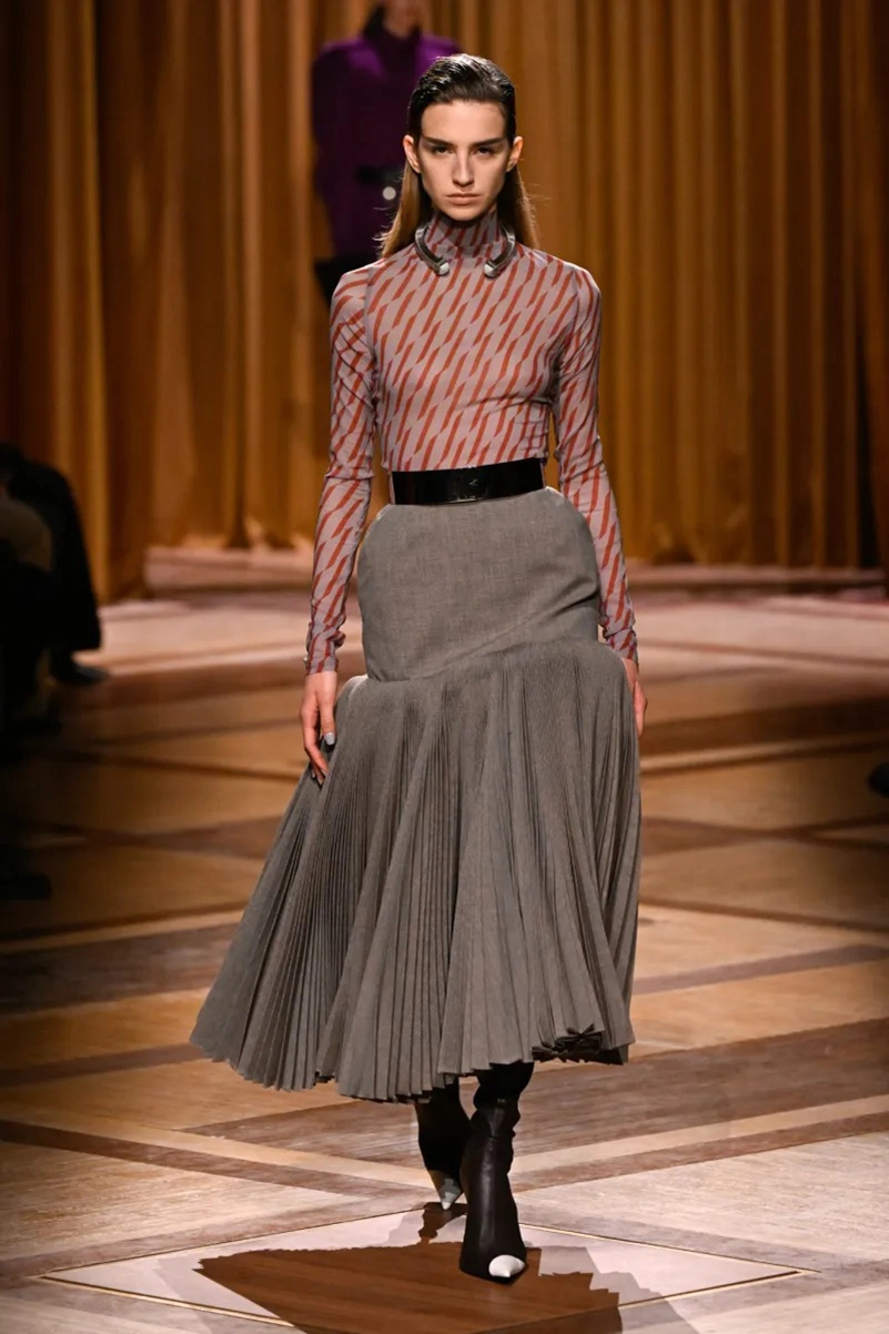 Mugler Fall 2026 Shapes Power Dressing Through Leather, Lamé, And Sharp ...